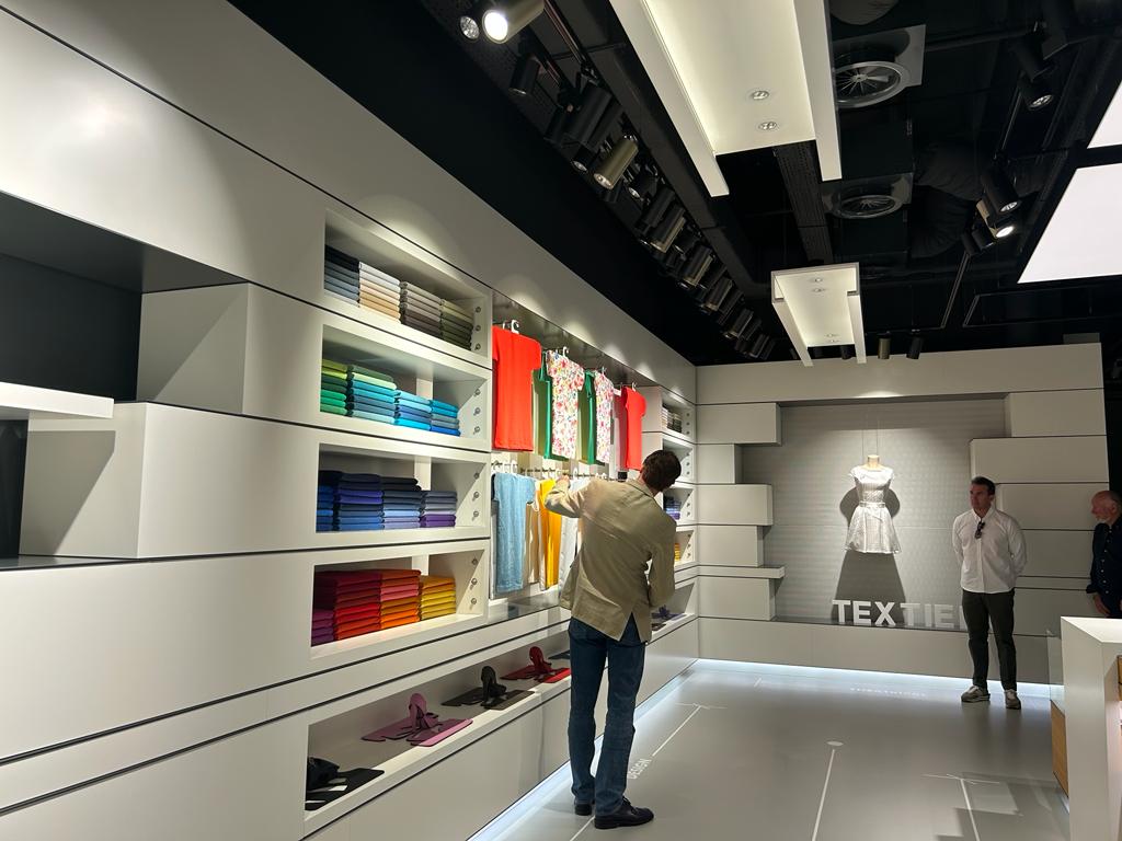 The influence of lighting in retail- A Day at Signify | Unwrap